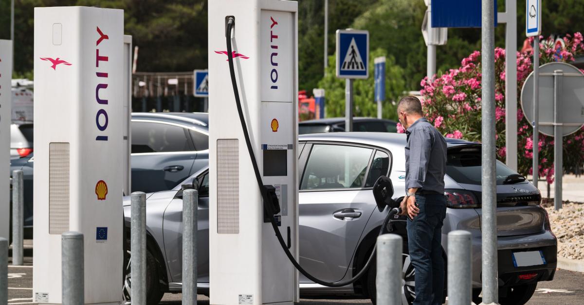 Bornes électriques haute puissance | VINCI Autoroutes