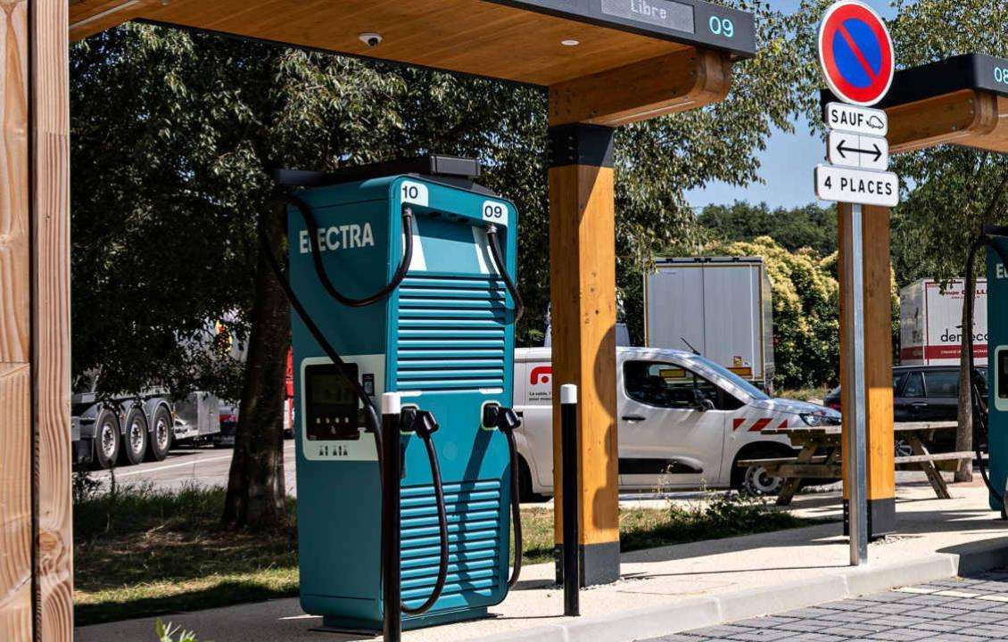 Bornes électriques sur l’autoroute A10 | VINCI Autoroutes